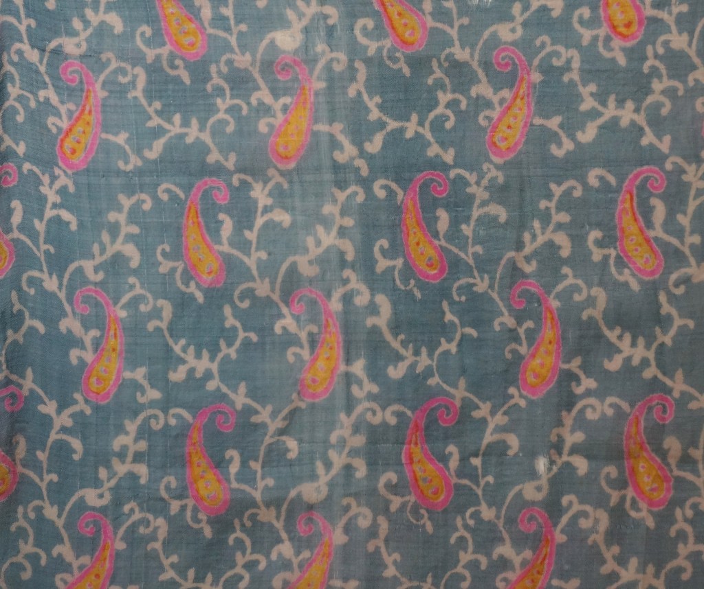 Paisley – a Bohemian & Timeless Symbol in Textiles and Interior Design ...