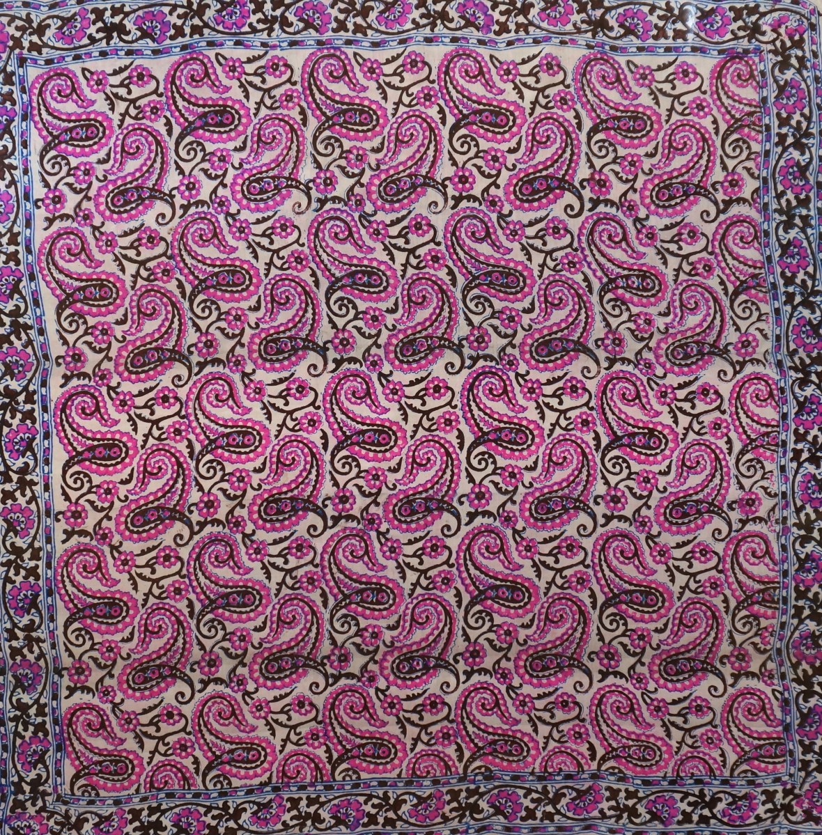 Paisley – a Bohemian & Timeless Symbol in Textiles and Interior Design ...